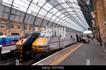 Platform 0 - Kings Cross Station - London Stock Photo - Alamy