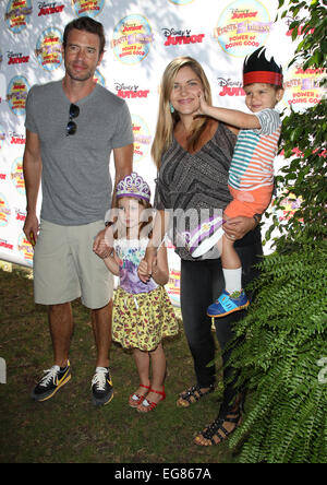 Scott Foley, Marika Dominczyk, Marley Foley & Keller Foley attending ...