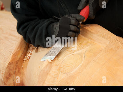 Master carver Chief Ray Natraoro, or Ses Siyam, works on a welcome ...
