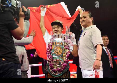 China's Lin Xiaojun celebrates after winning gold at the men's 500m ...