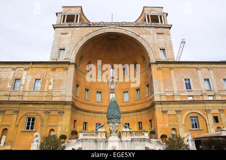 Inner courtyard of Vatican city museum with visitors. Exterior of ...