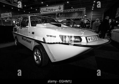 Amphibious car Dutton Mariner, 1990 Stock Photo - Alamy