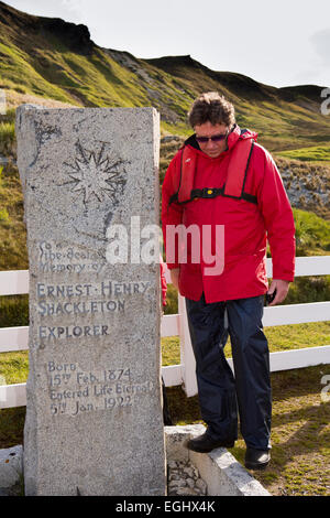 Ernest Shackleton's grave in Grytviken cemetery, South Georgia Island ...