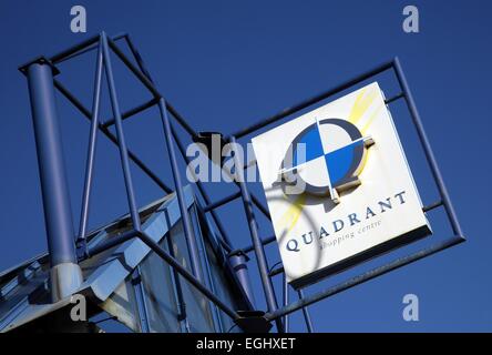 The Quadrant shopping centre, Dunstable, Bedfordshire Stock Photo - Alamy