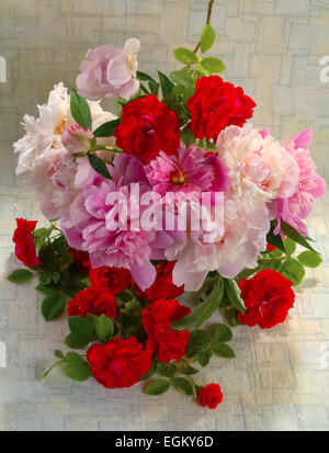 A Bouquet of wonderful red Roses Stock Photo - Alamy