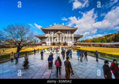 Daibutsuden, the world's largest wooden building. Tōdai-ji is a ...