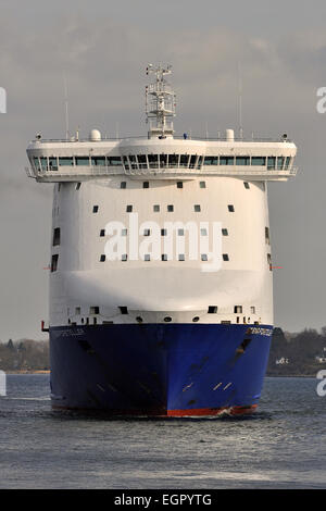 The Ro-Ro cargo ship Stena Foreteller arrives in the port of Rotterdam ...