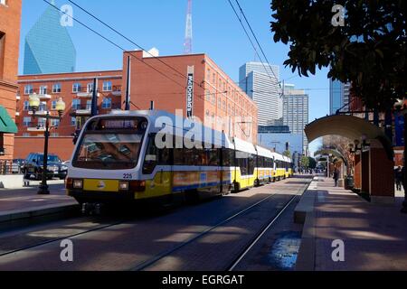 DART Train (Dallas Area Rapid Transit) in downtown Dallas Texas Stock ...