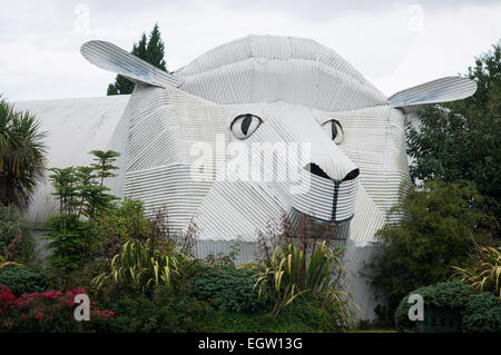 Corrugated iron big sheep building in Tirau, Waikato Stock Photo - Alamy