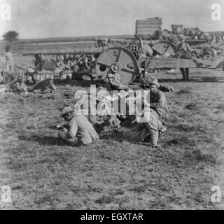 British artillery during the Boer War. 37th R.A. howitzer battery going ...