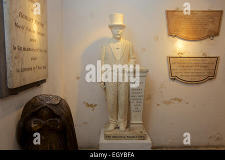 Memorial statue to Henry Croft the original Pearly King in St. Martin ...