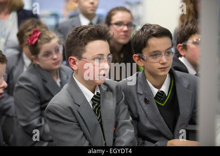 Chemistry lesson at Knole Academy, all-ability school, Sevenoaks, Kent ...