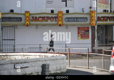 An amusement arcade in Newquay Stock Photo - Alamy