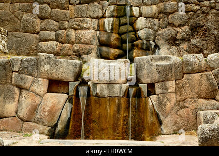 El Bano del Inca (the Inca's Bath), ceremonial stone baths, Tambomachay ...