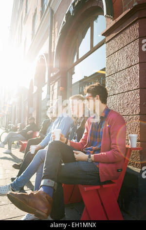 people sitting outside coffee shop cafe Stock Photo - Alamy
