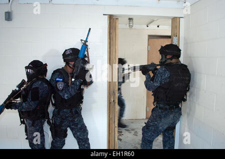 Soldiers of 7th Special Forces Group (Airborne) participate in Soldier ...