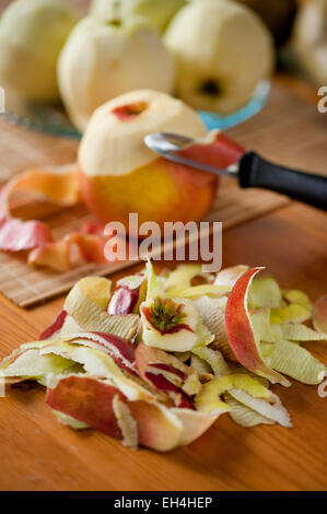 Peeling apple detail fresh fruit Stock Photo - Alamy