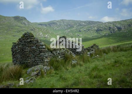 Stone cottage in ruins in the Bluestack Mountains in Co. Donegal Stock ...