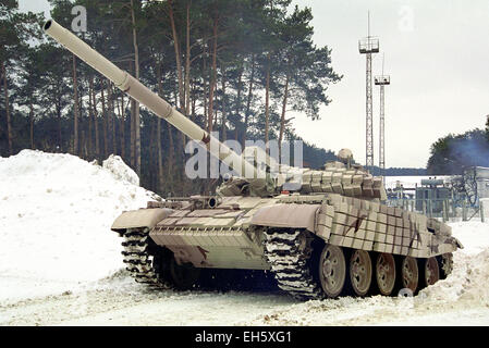 The T-62 is a Soviet main battle tank that was first introduced 1961 ...