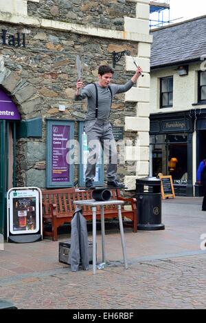 Street performer juggling knives Stock Photo - Alamy