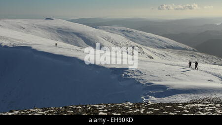 Helvellyn winter, Snow cornices dramatic snow sculptures Swirral Edge ...