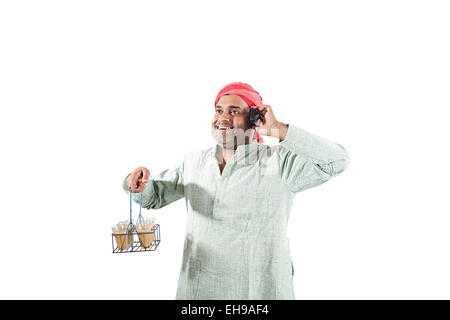 1 indian man Tea Servant Selling Tea Stock Photo - Alamy