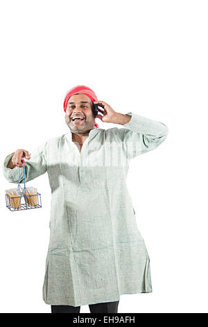 1 indian man Tea Servant Selling Tea Stock Photo - Alamy