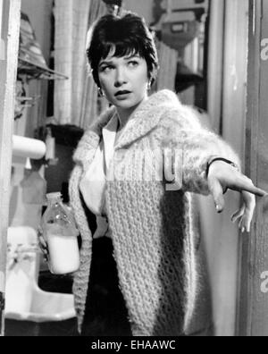 TWO FOR THE SEESAW, Shirley MacLaine, 1962 Stock Photo - Alamy