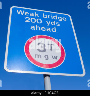 uk road sign weight limit 7.5T lorry truck hgv banned ahead banning ...