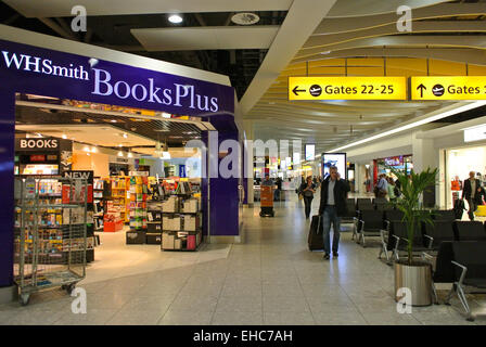WH Smith store Heathrow Terminal 4 Stock Photo - Alamy