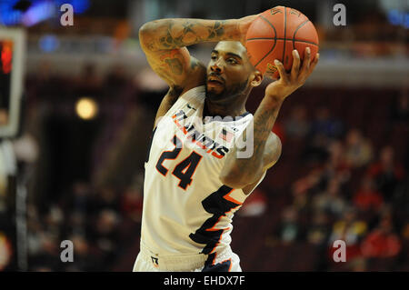 Illinois' Rayvonte Rice looks to pass during the second half of an NCAA ...