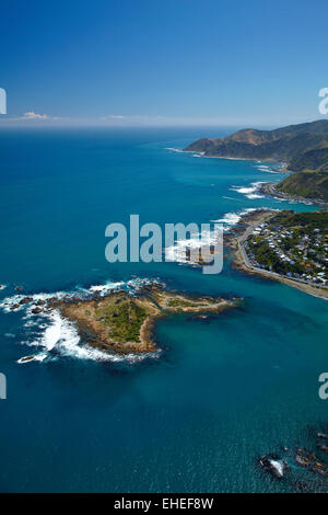 Island Bay and Tapu Te Ranga Island, Wellington, North Island, New ...