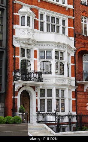 Facade of a red brick mansion block around Hackney in London Stock ...