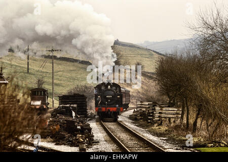 Steam Locomotive 47279 pulling into Oakworth station, Keighley and ...