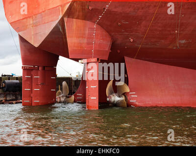 Close up of a ship propeller and rudder Stock Photo - Alamy