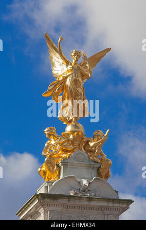 The winged bronze Victoria figure on the top of the Siegessaeule ...