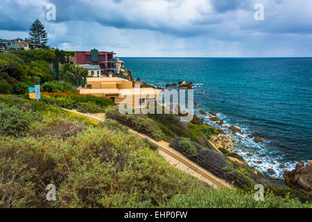 Inspiration Point in Corona del Mar overlooks the beautiful blue ...