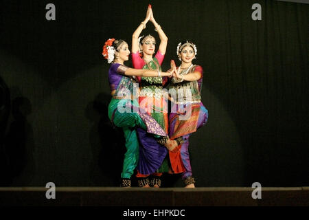Jyotsna Shourie disciples perform Bharatanatyam Face to Face of Sita ...
