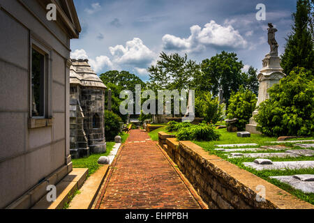 Graves and mausoleums at Oakland Cemetary in Atlanta, Georgia Stock ...