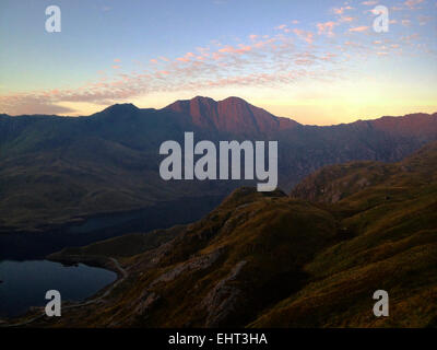 Misty sunrise view at Snowdon summit, Snowdonia National Park ...