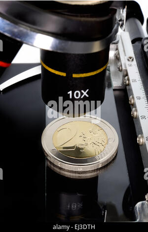 euro under microscope Stock Photo - Alamy