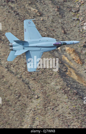 F/A-18E Super Hornet maneuvering breaking the sound barrier F18 F-18 ...