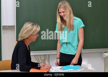 Lehrerin, Lehrer, Schülerin, Schüler, Schule, Unterricht, Beruf, ältere ...