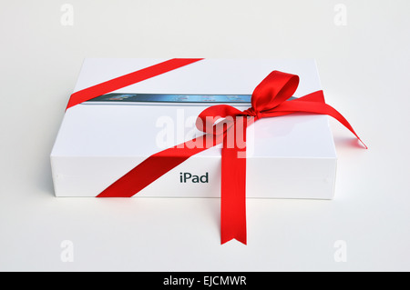 A packaged apple ipad Stock Photo - Alamy