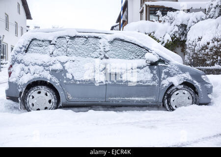 The tire of a car covered in snow, pictured on Monday 05 January 2026 ...