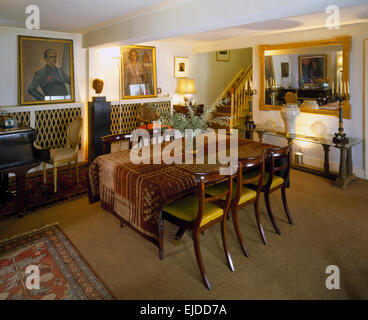 Victorian style dining room Stock Photo - Alamy