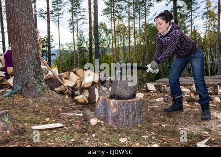 Woman chopping wood Stock Photo - Alamy
