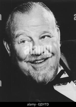 BURL IVES (1909-1995) Promotional photo of US actor and folk singer ...