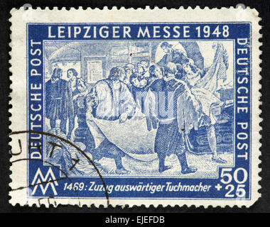 Postage stamp: Deutsche Post, 1948, Posthorn band on 2 Pfennig, stamped ...