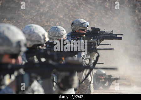 U.S. soldiers with Alpha Company, Task Force 2-7, 1st Heavy Brigade ...
